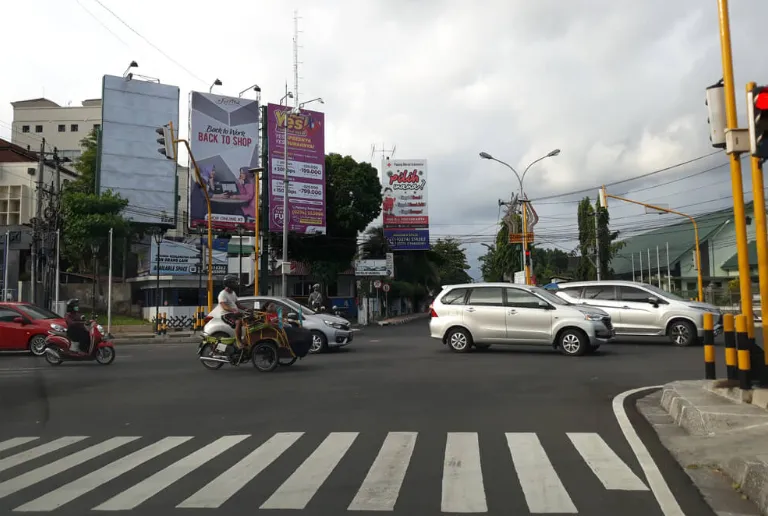 Fungsi Marka Jalan Melintang di Persimpangan